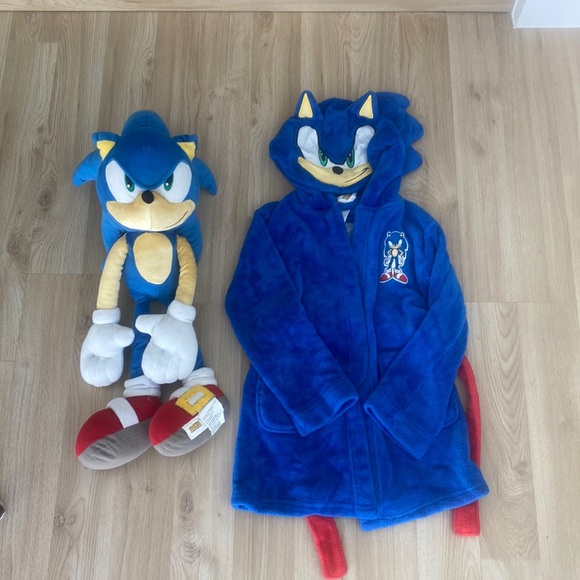 sonic | Toys | Sonic The Hedgehog Little Kids Robe And Stuffie | Poshmark